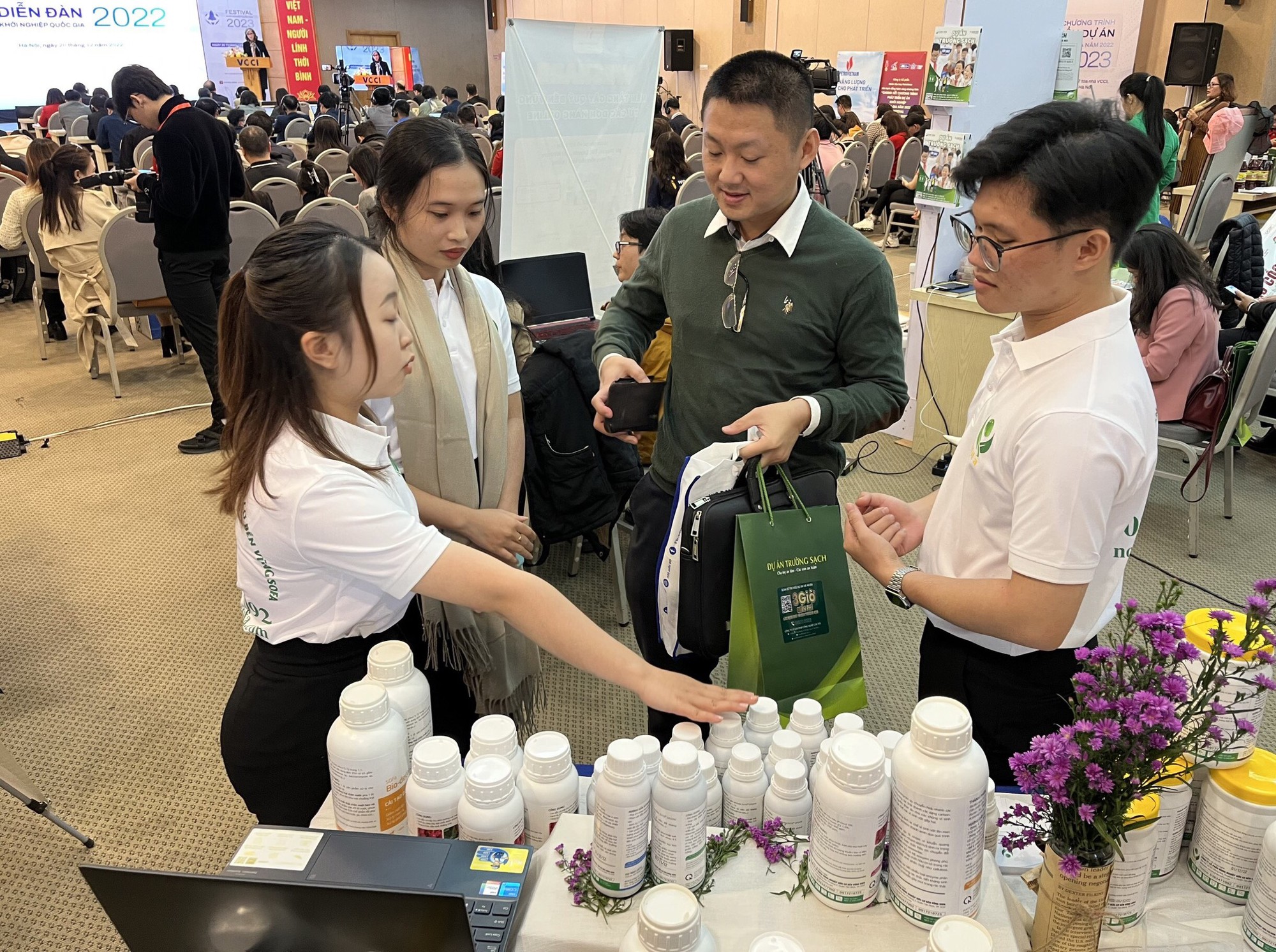 Generation Z (Gen Z) entrepreneurs: startups at school - Trường Đại học ...