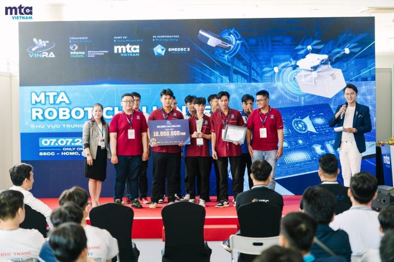 Sinh viên Trường ĐH Nguyễn Tất Thành đạt giải Nhì cuộc thi MTA Robot ...