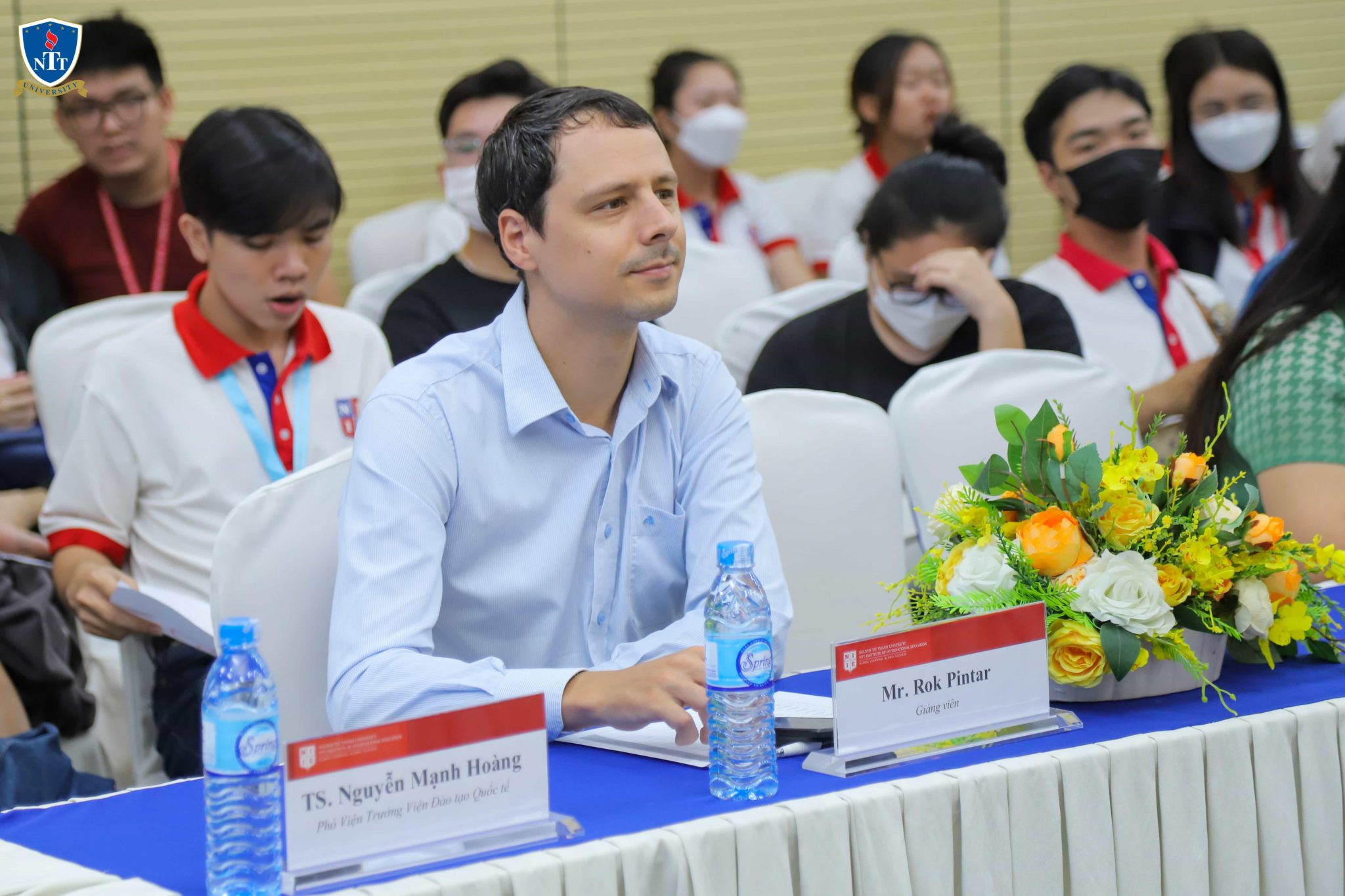 Đại tiệc sắc màu tại Vòng chung kết NIIE Runway 2023 “Dressed for ...