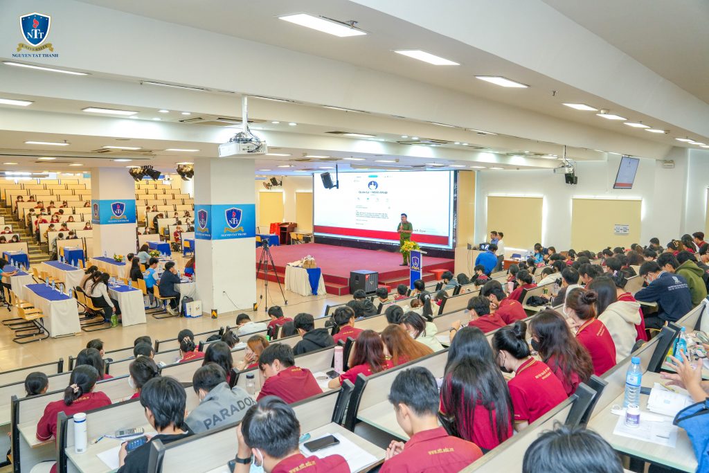 Sinh viên NTTU trau dồi kỹ năng chinh phục nhà tuyển dụng cùng Trung ...